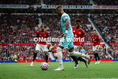 40375372-Jaidon Anthony looks to take on Amad. Manchester United v ...