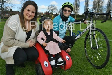 39406860-Spinal Muscular Atrophy sufferer Katie Dove 2 with mum Sarah ...
