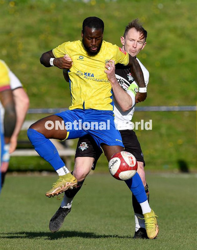 40397471-SHIFNAL V MOSSLEY AFC Shifnal Town(yellow0 take on Mossley AFC ...