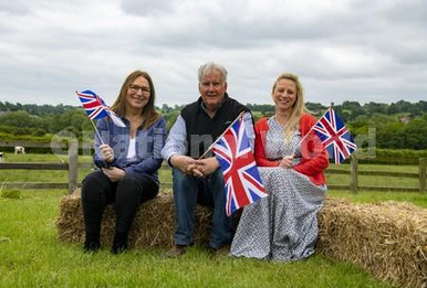 39463024-4 June 2022. . . . . . . . Alison Waterfield, Barry Groves and ...