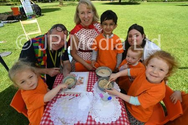 39433340-Peterborough Reads event at Central Park. Andy Wallman from ...
