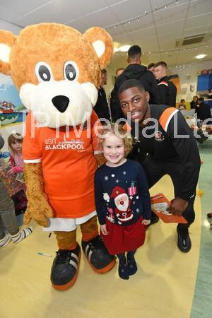 38410809-Blackpool FC players visit the children s ward at Blackpool ...