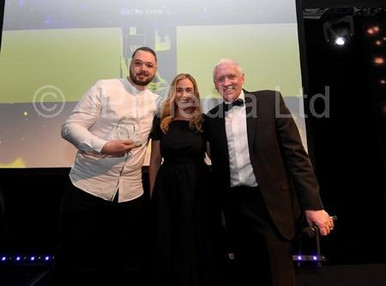 39395710-The Oliver Awards at the Queens Hotel, Leeds. . Winner of the ...