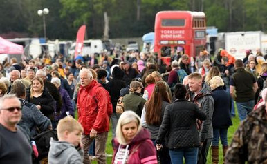 39428182-The Duncombe Park Country Fair, Helmsley. . Crowds at the Fair ...