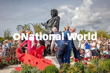 39549573-Unveiling of the Bobby Ball stsue at Lowther Gardens, Lytham ...