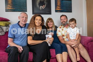 39548727-The Woolley family, who were all at home during baby Esmae s ...