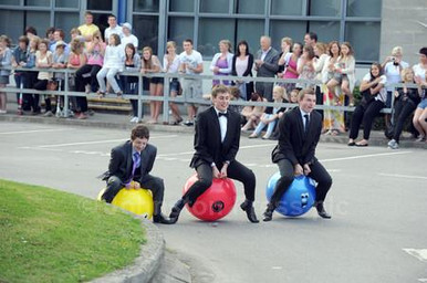 19613204-30 6 2011 Horndean Technology College Prom at the School ...