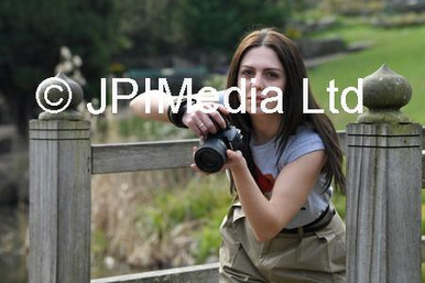 39384611-photo Neil Cross: Photographer Karyna Alsanova in Avenham Park ...
