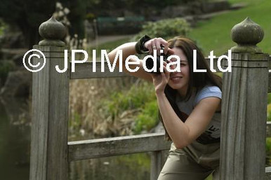 39384618-photo Neil Cross: Photographer Karyna Alsanova in Avenham Park ...