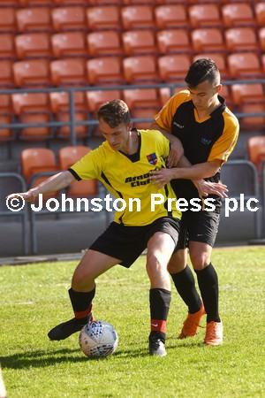 37712952-School cup final between Cardinal Allen yellow and Lytham High ...