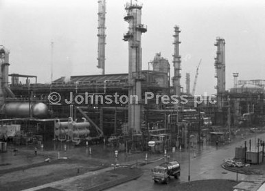 20379911-Esso Exxon s new ethylene plant at Mossmoran petrochemical ...