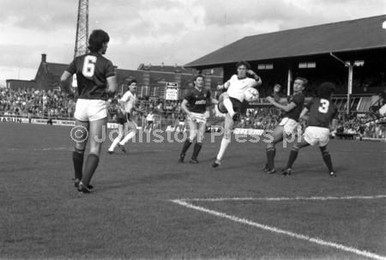 20379967-Dundee Derek McWilliams kicking ball in action during the ...