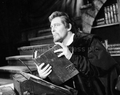 20004793-Paul Daneman plays the title role in the Old Vic Company s ...