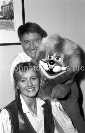 20380141-Ventriloquist Terry Hall with his puppet Lenny the Lion, with ...