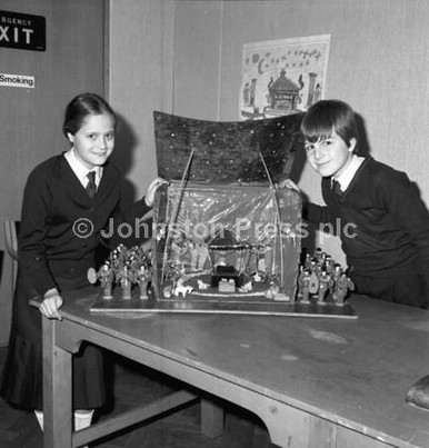 20380234-Carmondean primary school pupils Tamar Hughson and Billy ...