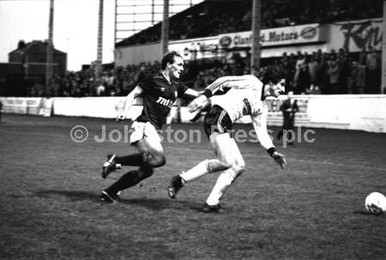 20380250-St Mirren v Hearts at Love Street, Paisley. Hearts player ...
