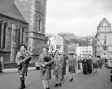 20005271-Gaelic Mod Oban - The procession led by pipers to Municipal ...