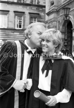 20384694-Scottish athlete Linsey MacDonald gets a kiss from Rector ...