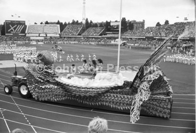 20384742-One of thef floats in the opening ceremony of the Edinburgh ...