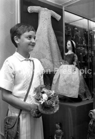 20384757-10-year-old Susan Gibson from Gilmerton performed the re ...