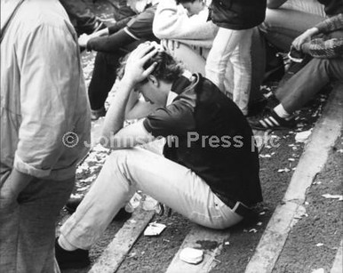 20385030-DUNDEE V HEARTS A Hearts fan holds his head in his hands as ...
