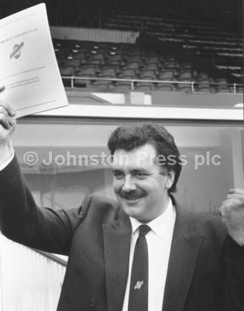 21907345-Former Hibs Chairman DAVID DUFF. 1990 - National World ...