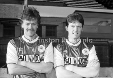 22641228-Hibs FC new signings Dougie Bell and Graham Mitchell at Easter ...