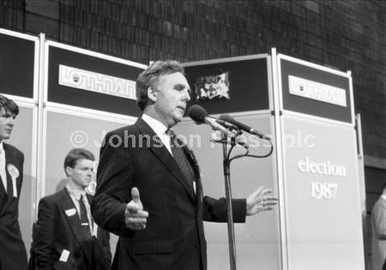 22643952-Conservative Alex Fletcher at the microphone after losing the ...