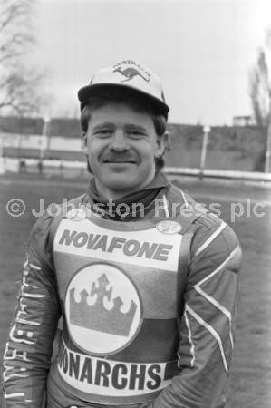 22655931-Edinburgh Monarchs speedway team, June 1988 - Brett Saunders ...