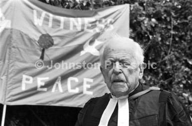 22655973-Aged 92 years old, Lord George MacLeod of Fuinary takes part ...