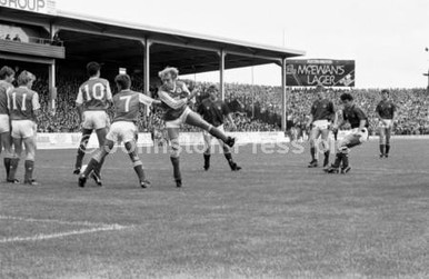 22656000-Hibs Steve Archibald, Eddie May no 7 and John Collins no 10 ...