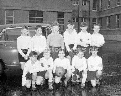 23446494-Peffermill primary school football team in 1964. - National ...