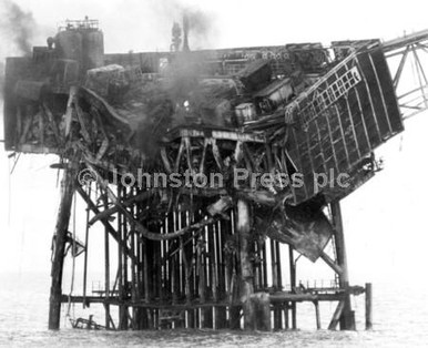 22657375-Aftermath of the Piper Alpha disaster, July 1988. The accident ...
