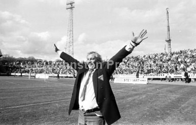 22665674-Dunfermline Athletic manager Jim Leishman celebrates after the ...