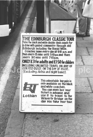 22666009-Lothian Region Transport LRT and Guide Friday buses were in ...
