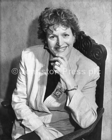 22666055-BARBARA DICKSON, SINGER. 02 MAY 1989 - National World | Newsprints