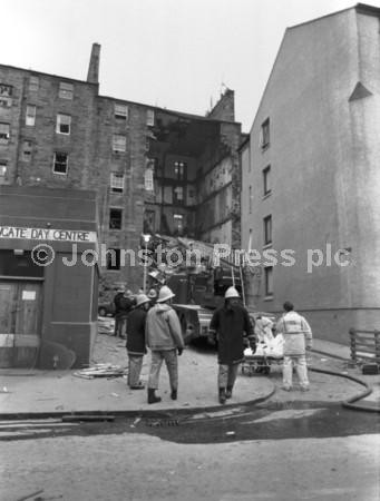 22701656-Firemen rescued survivors of the Guthrie Street gas explosion ...
