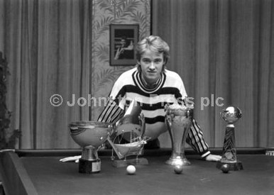 22702947-Scottish snooker player Stephen Hendry in December 1989 ...