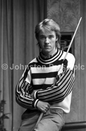 22702949-Scottish snooker player Stephen Hendry in December 1989 ...
