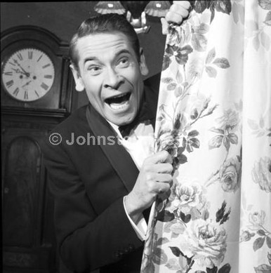 23442964-Scottish entertainer Stanley Baxter backstage at the Kings ...