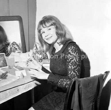 23443263-Susan Williamson makes up in preperation for the opening ...