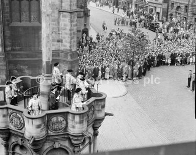 20863782-Royal proclamation at Mercat Cross Edinburgh - Lyon Court ...