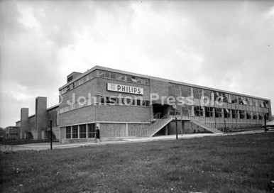 23443345-Exterior of the Philips electrical factory at Hamilton in ...