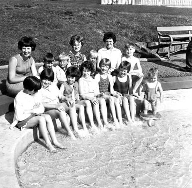 23443492-Children playing in the paddling pool at the Burntisland Games ...