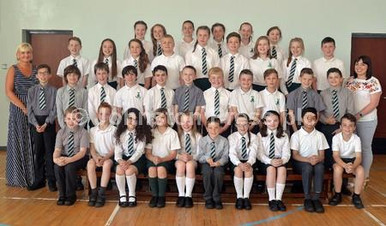 34908237-P7 pupils at Seagoe Primary School pictured with teachers, Mrs ...
