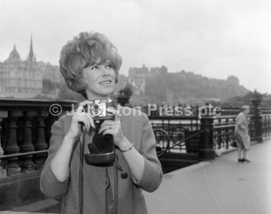 23443917-Film and TV actress Wendy Craig takes photographs in Edinburgh ...