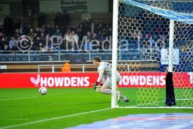 39321204-Anthony Patterson makes an early save. Wwfc 3-3 Safc Efl1 ...