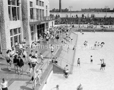 20874545-Portobello Pool Edinburgh - Few sampling the water - National ...