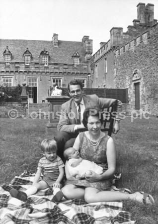 20366165-MP Tam Dalyell with his family - National World | Newsprints