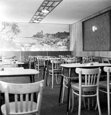 20366223-An interior view of Lucas ice cream shop in Musselburgh ...